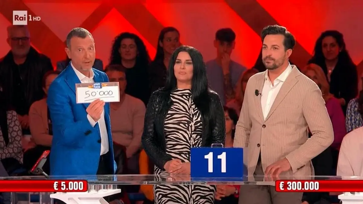 Affari Tuoi 20 aprile. Valentina accetta 45mila euro ma arriva un'amara ...